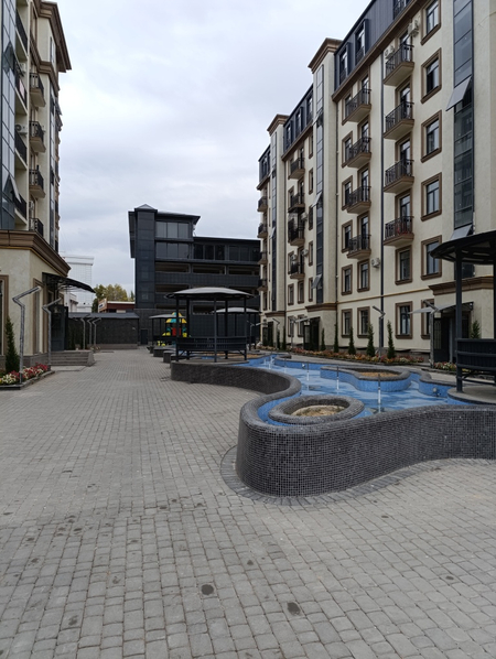Новостройка кирпич,закрытый двор Карасу 2