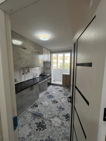 Kvartira sotiladi 42500$