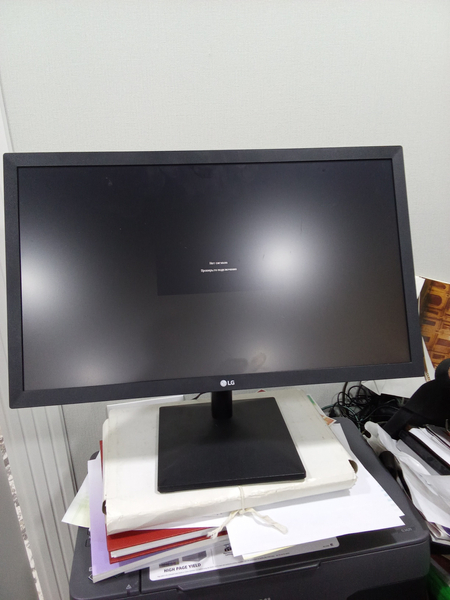 kompyuter monitori sotiladi yangi xolata Kankretniy joyda oladigan tel