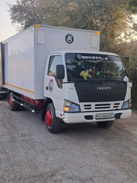 Isuzu yuk mashinasi
