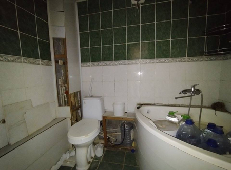 Продается 4х комнатная кв.5й этаж. 90м2. Микрорайон.