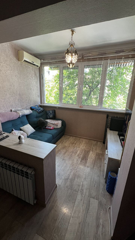 Продаётся 2 комнатная квартира на массиве Карасу 6, с ремонтом.