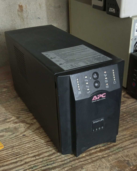 UPS 1500VA APC инвертер чистая синусойда LiFePo4