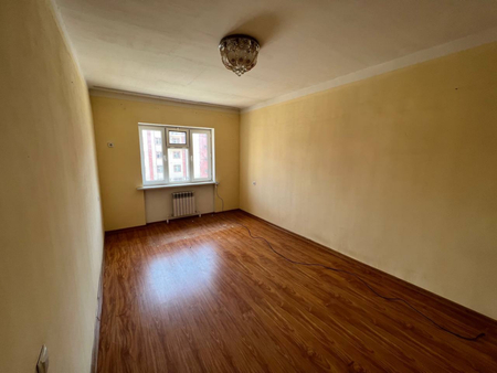 Yangi xayot 8 xudud 7 qavatli uyni 5 chi qavati 3 xonali ijaraga