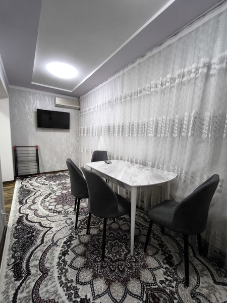 Сдаю 2/4/4 метро Максим Горький