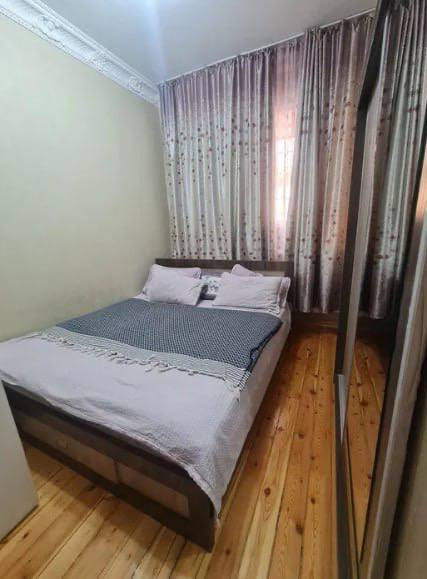 Чиланзар 1 продажа/. 2ком/2этаж. Сталинка