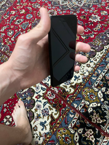 Iphone SE sotiladi