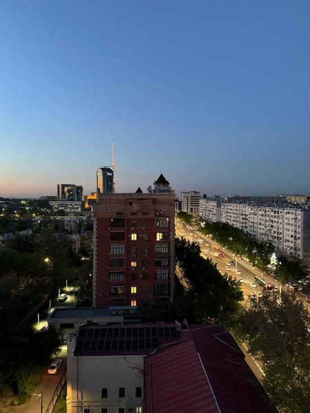 Продаётся квартира 10 этаж на ЖККазахстан 127м2 не торец вид на город#