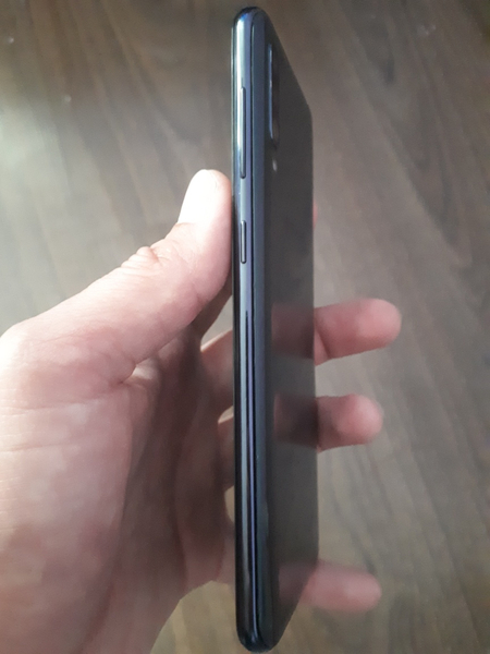 Продаётся Samsung A50 64 gb 4 , надо паменять сенсор