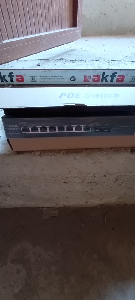 Switch de 8 puertos Gigabit PoE con 2 ranuras SFP