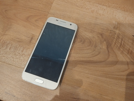 Samsung S7 на запчасти за 50 000\\nТреснутый экран\\nБатарея не держит\\nТел