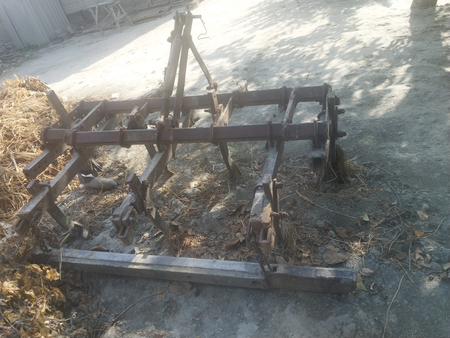 Traktor sotiladi