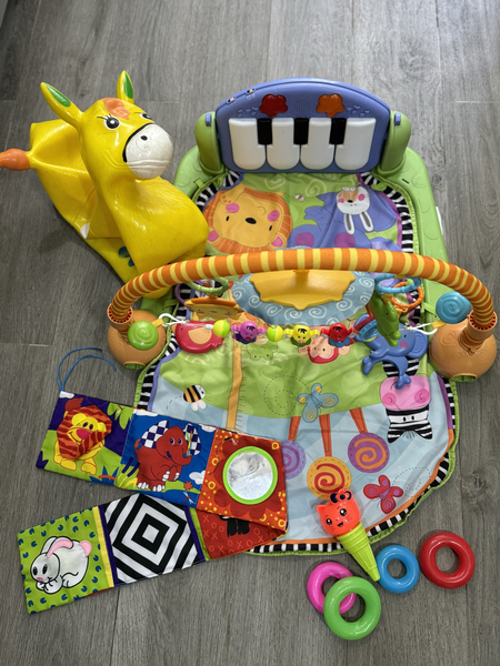 Развивающий коврик Fisher price,подвеска в кроватку ,погремушки ,ослик