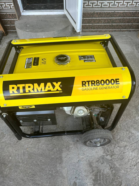 Бензиновый генератор RTRMAX 8000E
