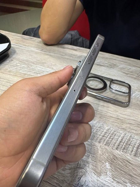 Iphone 15pro max 99% emkost