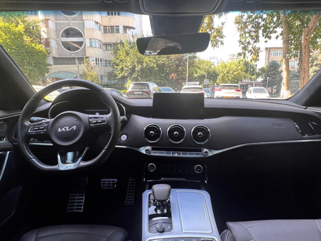 Автомобиль KIA Stinger