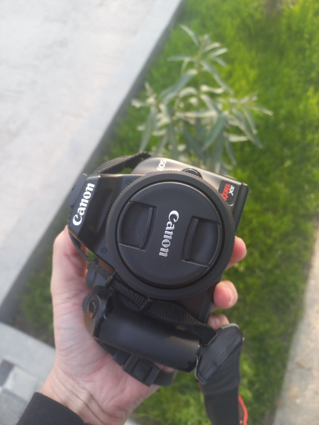 Canon Rebel XS+24mm STM obyektiv