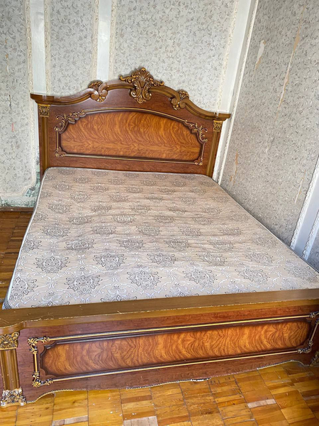 Продам китайский спални гарнитур