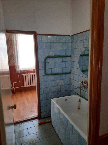 СРОЧНО !! Продается квартира в Яшнабаде 1/4/4 ( 33 кв/м ) Авиасозлар 3