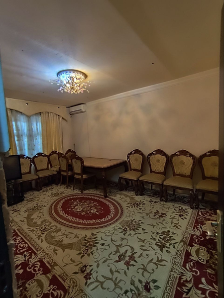 Срочный аренда квартира жарарик махалла 3 комнита ремонт среднй