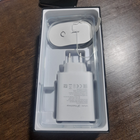 ViVO40 Lite yangi telefon
