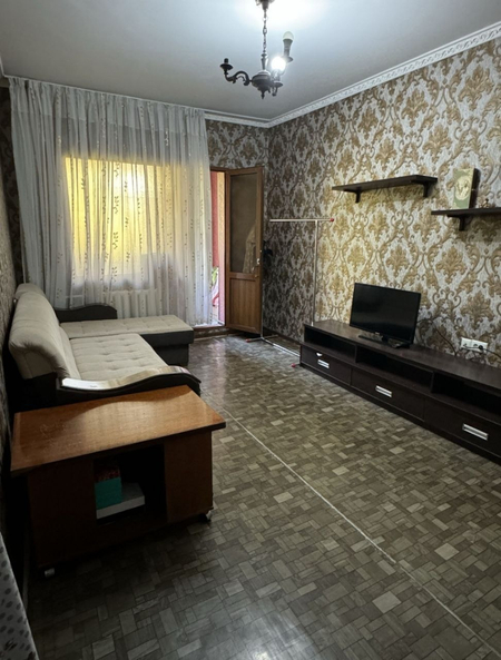 Продаётся 1(2)/4/4 Феруза