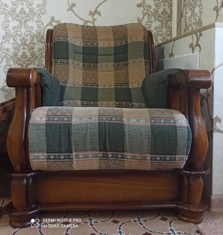 Продам диван, средний диван и 2 кресло