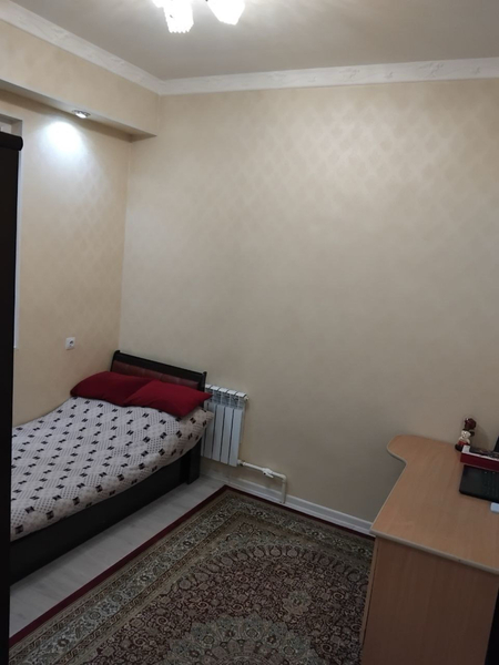 SROCHNA 2 xona kvartira sotiladi