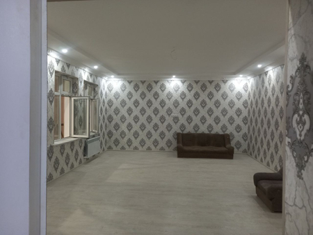 Hovli 6 sotix yer. 5xonali