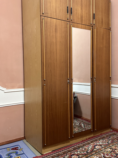 Срочно продаётся шкаф в хорошем состоянии