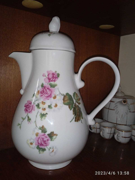 Большой чайник от сервиза 