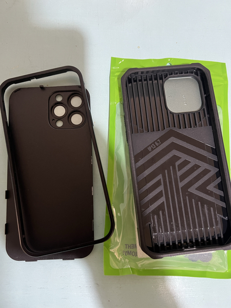 Продам чехлы для Iphone 13 pro max