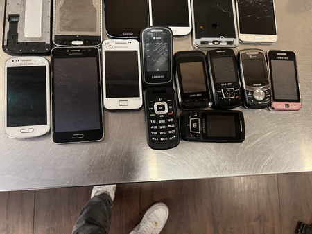 Разние телефоны Samsung на запчасти