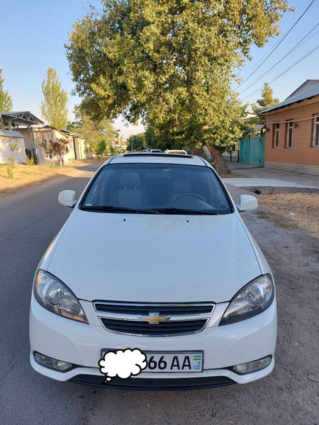 Gentra 3 pozitsiya avtomat sotiladi.
