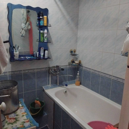 Продается трех комнатная квартира