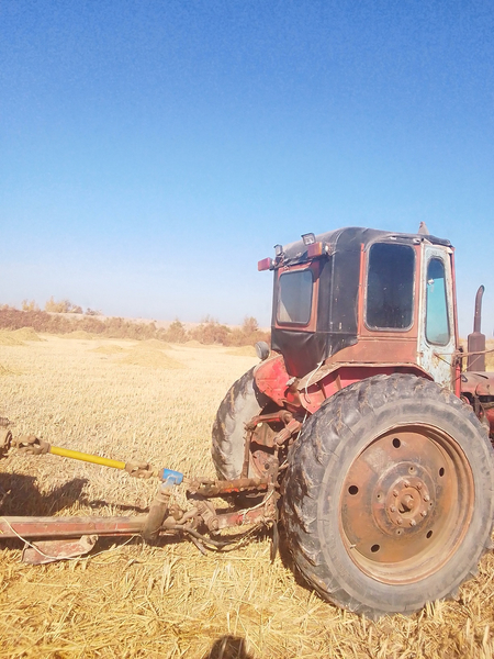 T 28 traktor sotiladi