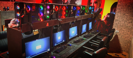 Game Club uchun 10 ta kompyuter