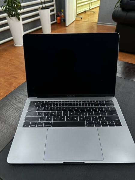 MacBook Pro, 2017г, core i5, 13inch, 256/8gb, в идеальном состоянии