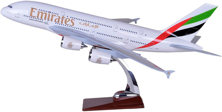 Модель самолета Emirates A380