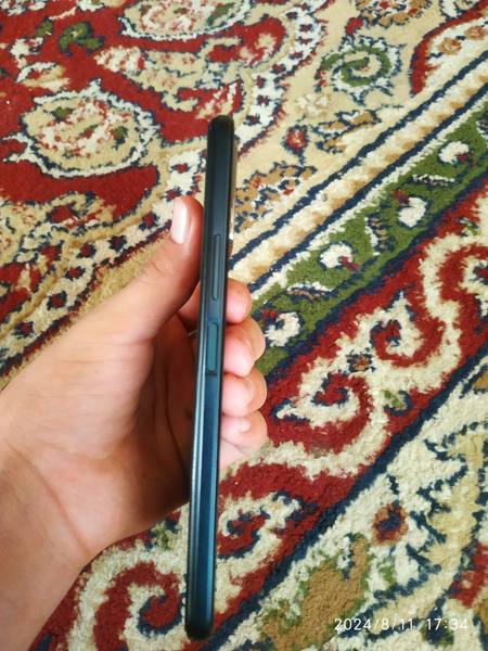 Vivo y 33 s hotirasi 4/128 GB srochna sotiladi