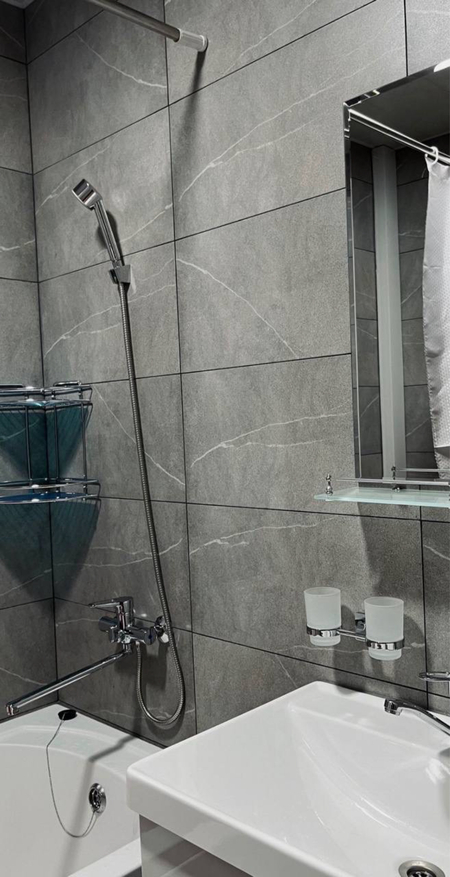 Сдается квартира в Аренду,3 комнаты,ул Чимкентская,110 школа,90м2