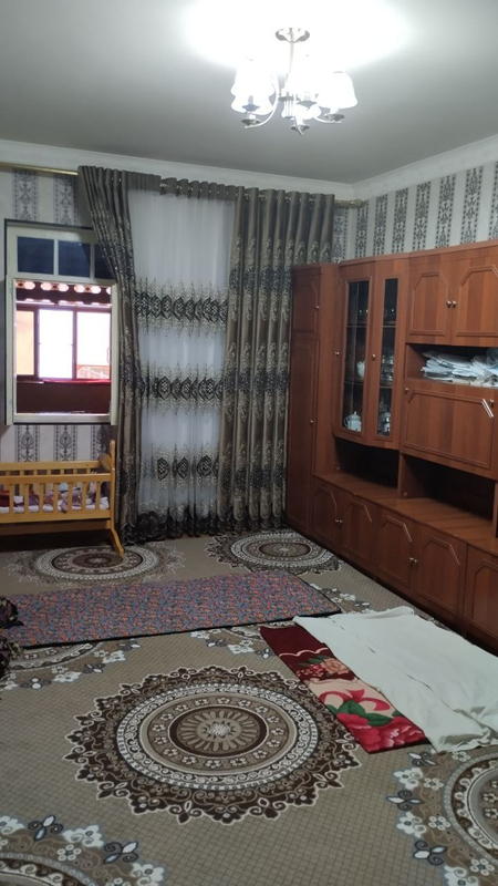 Uy sotiladi. 3 m/t. 2  xonali 3 xona  qilingan. yevro remont qilingan.