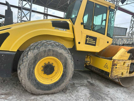 Каток грунтовой BOMAG BW213DE