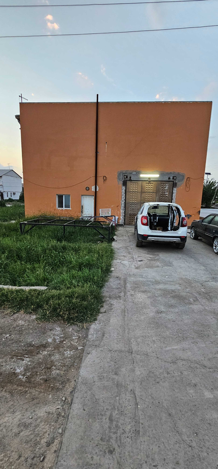 Qoshkopir tuman markazida uy sotiladi srochni