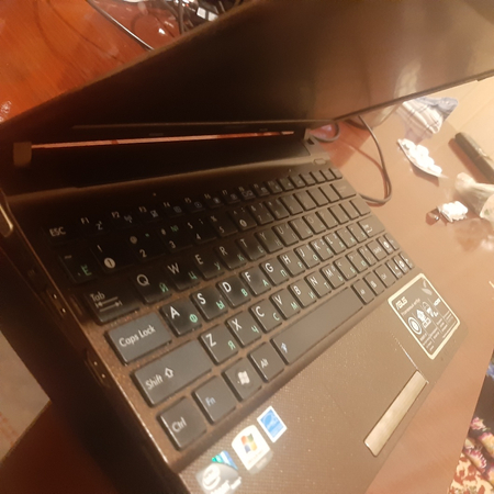 Asus netbook sotiladi, batareykasi almashtirish kerak.