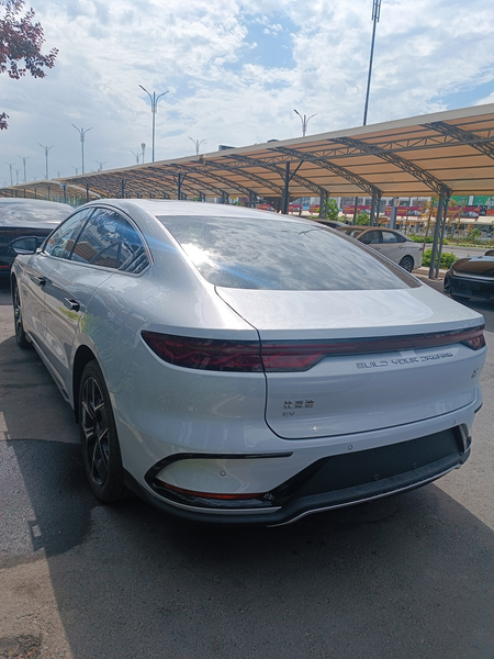 BYD HAN 605 km full