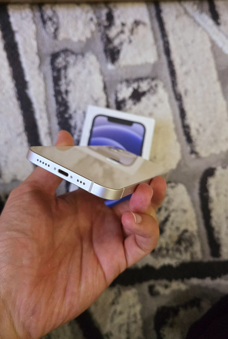iPhone 12 White 64GB iCloud