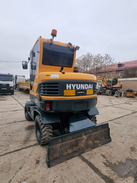 Ekskavator sotiladi HYUNDAI 55W holati alo