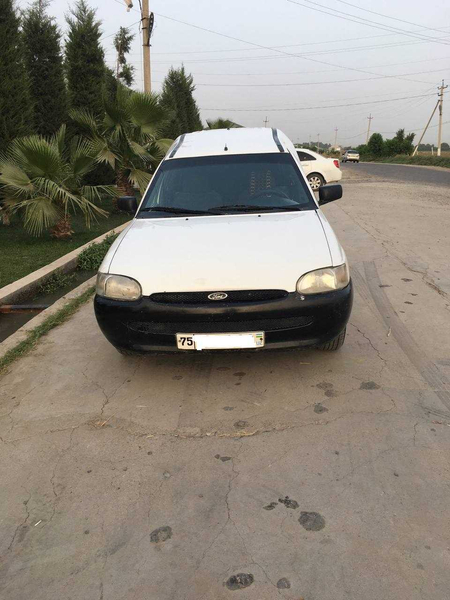 Форд эскорт  сотилади