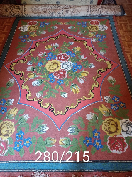 Продаётся ковровая дорожка и ковёр, ковры